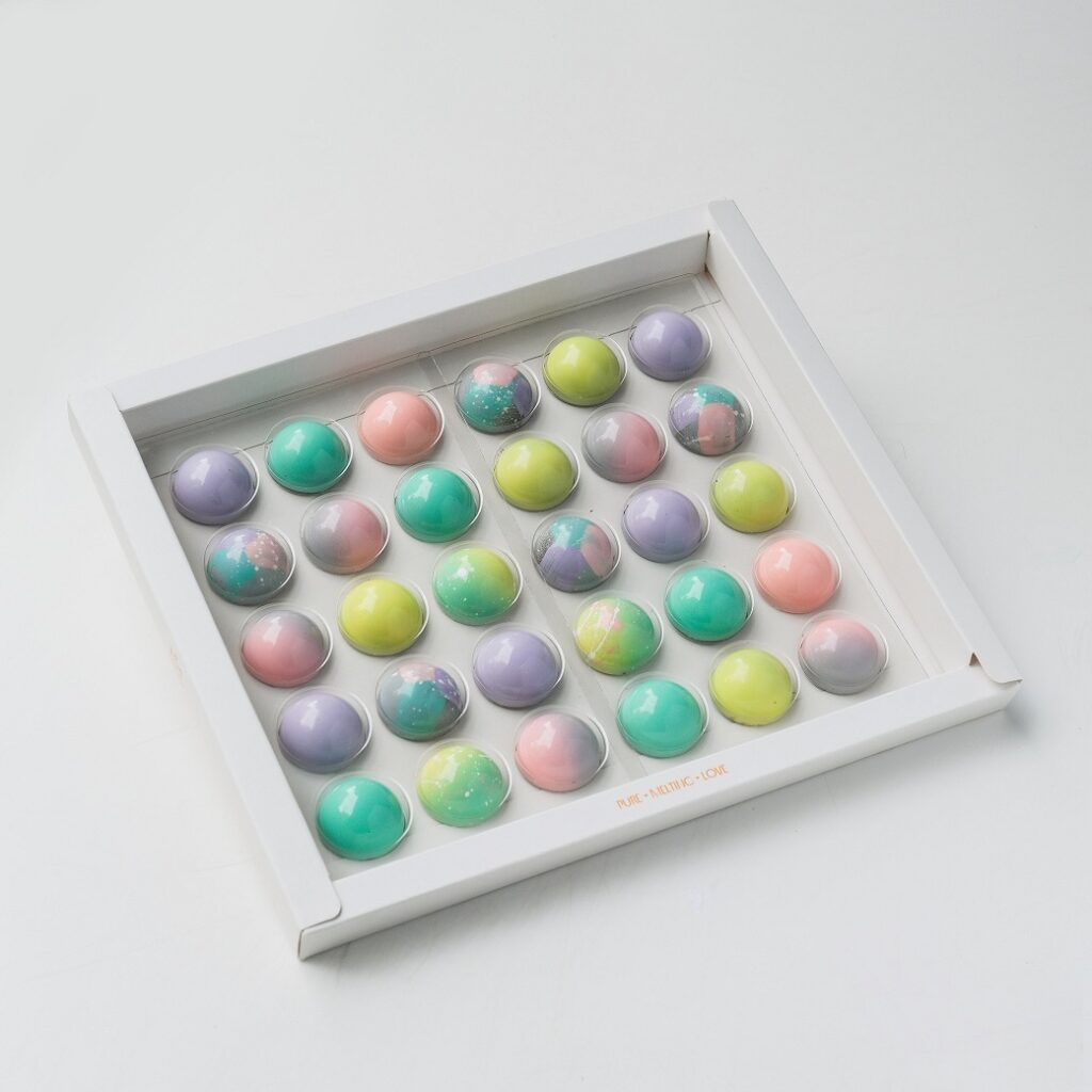 30 Pralina gift box : Mandarina Cake Shop